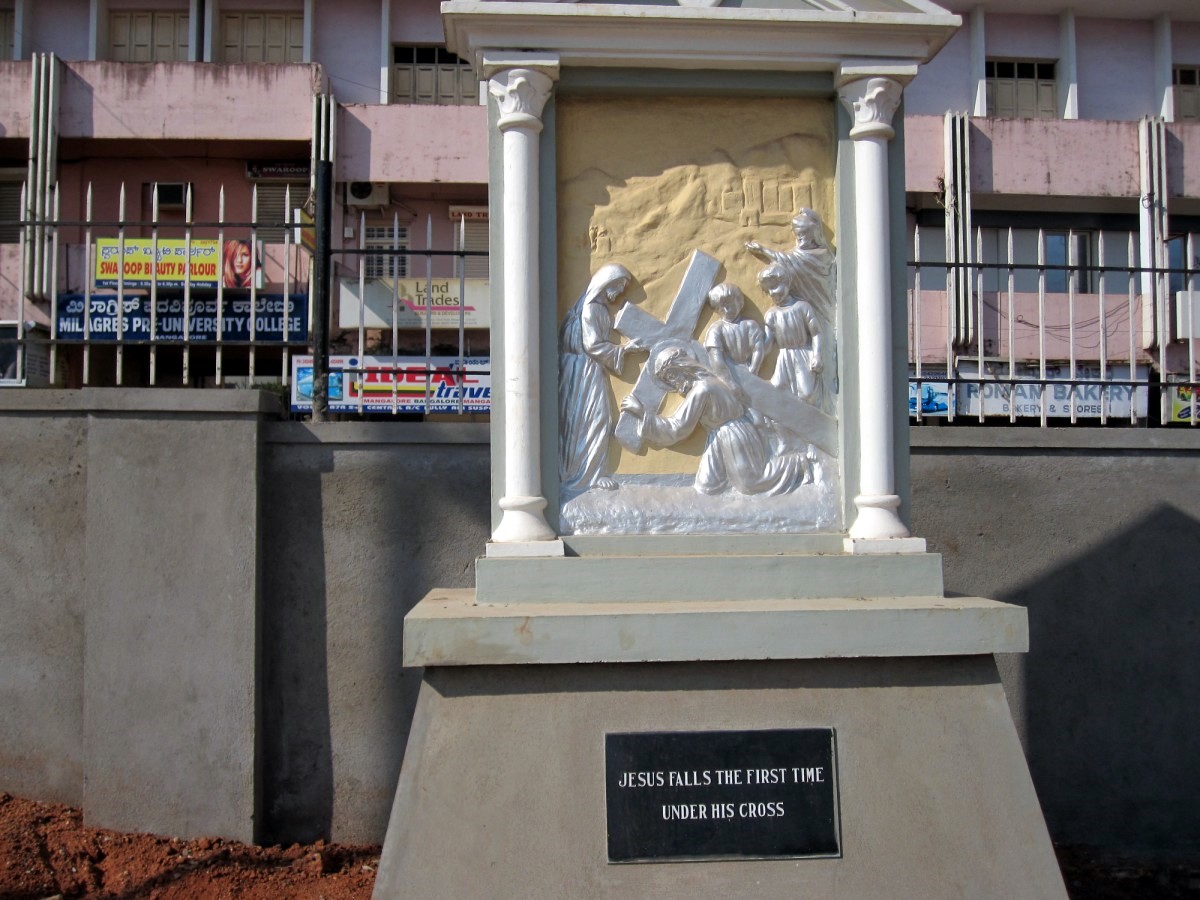 Mangalore Mangalore: Milagres Church and Hall, Mangalore
